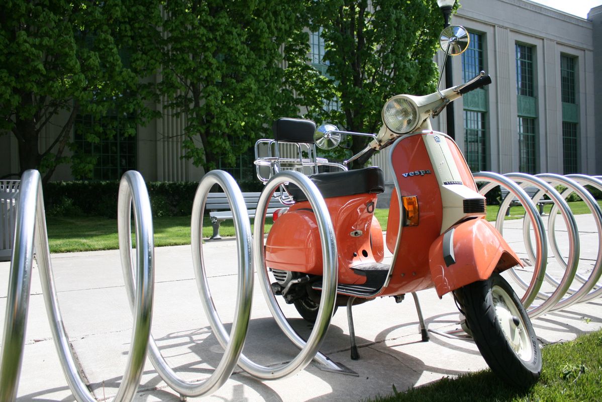 Vespa vs. Fahrrad - BARFUSS