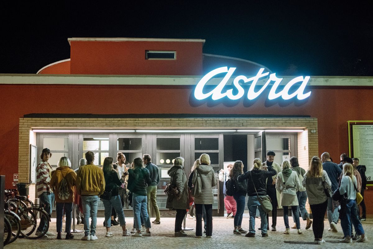 Astra.zero: Förderung junger Kulturschaffender - BARFUSS